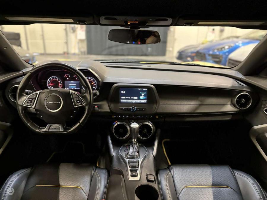 Dzeltens Chevrolet Camaro 2017 Viļņa, ar dzinēja tilpumu 2.00 L un nobraukumu 81 tūkst. km par 17500 €, foto 19 vietnē AUTOMOTO.COM.LV