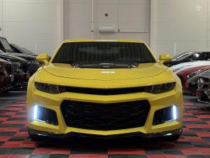 Yellow Chevrolet Camaro 2017 in Vilnius, with an engine capacity of 2.00 L and mileage of 81 thousand km for 15500 €, photo 3 on AUTOMOTO.COM.LV