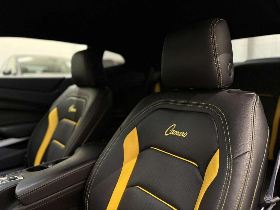 Yellow Chevrolet Camaro 2017 in Vilnius, with an engine capacity of 2.00 L and mileage of 81 thousand km for 15500 €, photo 15 on AUTOMOTO.COM.LV
