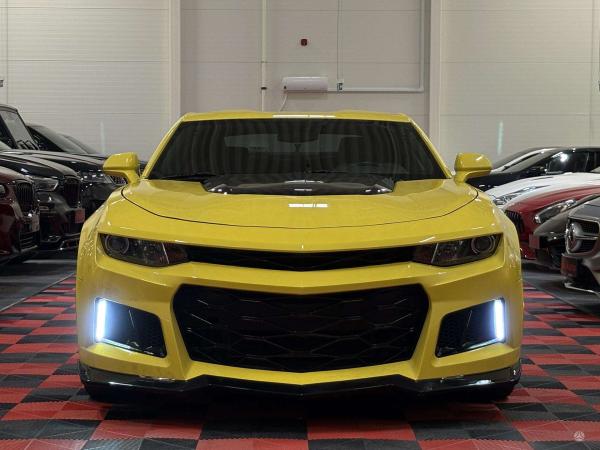 Yellow Chevrolet Camaro 2017 in Vilnius, with an engine capacity of 2.00 L and mileage of 81 thousand km for 15500 €, photo 3 on AUTOMOTO.COM.LV