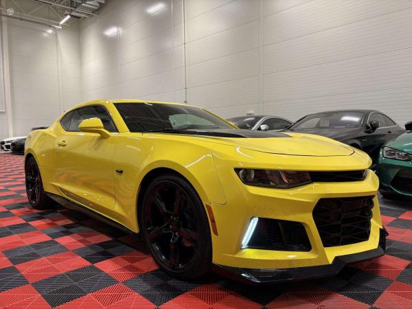 Yellow Chevrolet Camaro 2017 in Vilnius, with an engine capacity of 2.00 L and mileage of 81 thousand km for 15500 €, photo 4 on AUTOMOTO.COM.LV