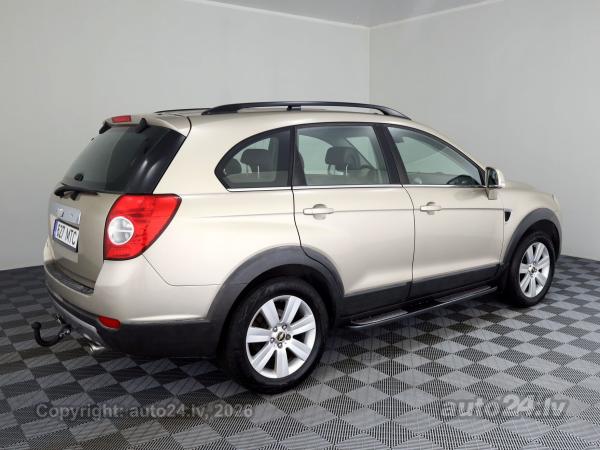 Beige Chevrolet Captiva 2008 in Tallinn, with an engine capacity of 2.00 L and mileage of 296 thousand km for 1699 €, photo 4 on AUTOMOTO.COM.LV