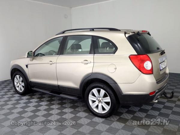 Beige Chevrolet Captiva 2008 in Tallinn, with an engine capacity of 2.00 L and mileage of 296 thousand km for 1699 €, photo 5 on AUTOMOTO.COM.LV