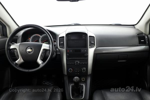 Beige Chevrolet Captiva 2008 in Tallinn, with an engine capacity of 2.00 L and mileage of 296 thousand km for 1699 €, photo 6 on AUTOMOTO.COM.LV