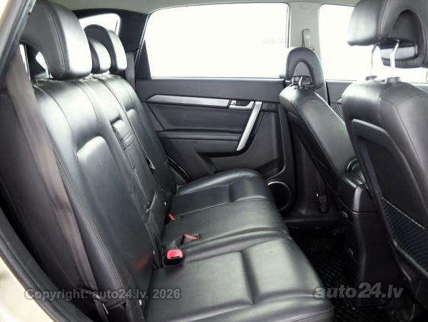 Beige Chevrolet Captiva 2008 in Tallinn, with an engine capacity of 2.00 L and mileage of 296 thousand km for 1699 €, photo 8 on AUTOMOTO.COM.LV