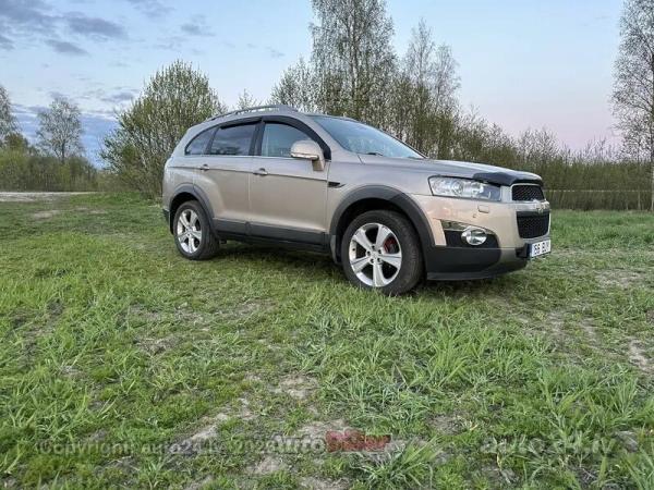 Smilšu krāsa Chevrolet Captiva 2013 Rapla, ar dzinēja tilpumu 2.20 L un nobraukumu 0 tūkst. km par 6000 €, foto 2 vietnē AUTOMOTO.COM.LV