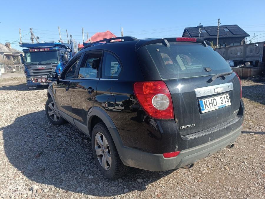Black Chevrolet Captiva 2006 in Kaunas, with an engine capacity of 2.40 L and mileage of 274 thousand km for 1500 €, photo 5 on AUTOMOTO.COM.LV