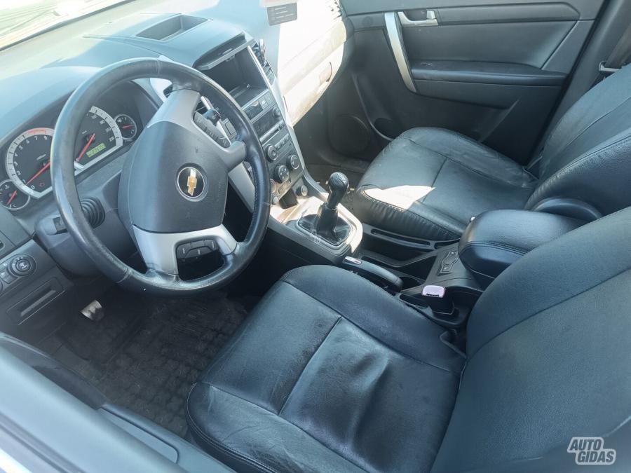 Black Chevrolet Captiva 2006 in Kaunas, with an engine capacity of 2.40 L and mileage of 274 thousand km for 1500 €, photo 6 on AUTOMOTO.COM.LV