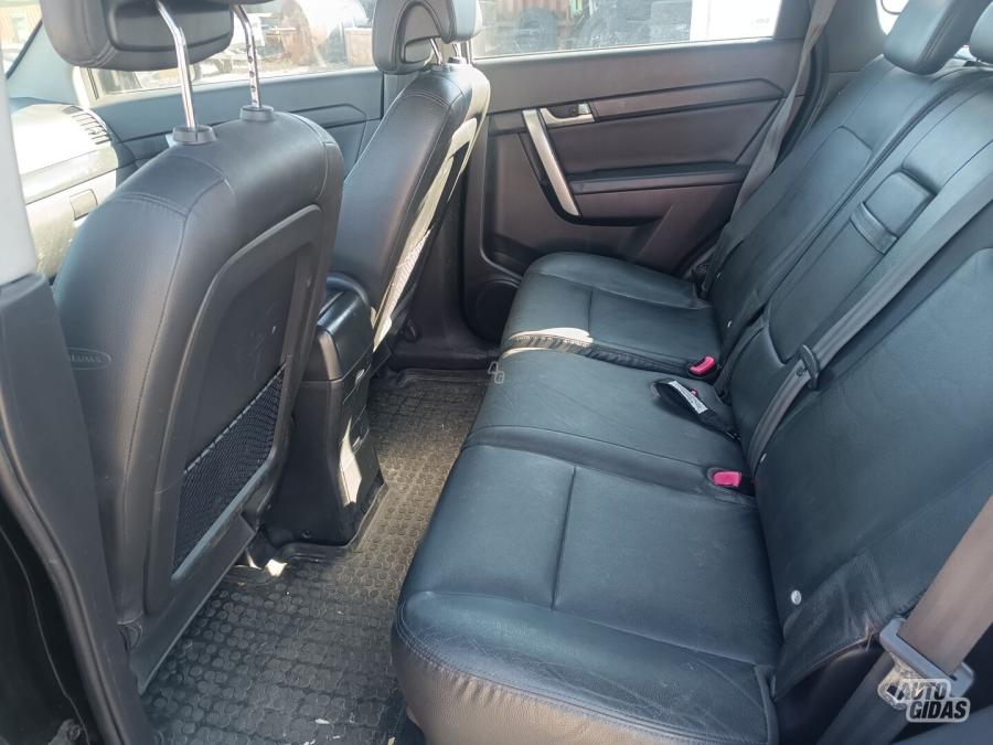 Black Chevrolet Captiva 2006 in Kaunas, with an engine capacity of 2.40 L and mileage of 274 thousand km for 1500 €, photo 9 on AUTOMOTO.COM.LV