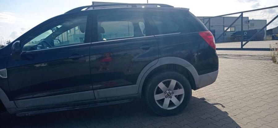 Melns Chevrolet Captiva 2006 Kauņa, ar dzinēja tilpumu 2.41 L un nobraukumu 255 tūkst. km par 2850 €, foto 4 vietnē AUTOMOTO.COM.LV
