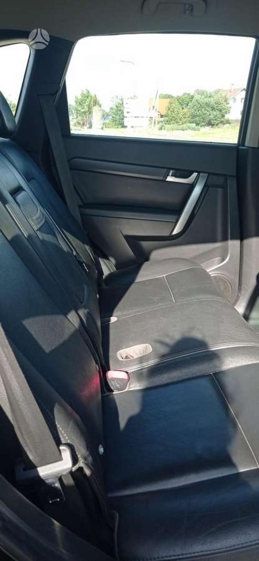 Melns Chevrolet Captiva 2006 Kauņa, ar dzinēja tilpumu 2.41 L un nobraukumu 255 tūkst. km par 2850 €, foto 7 vietnē AUTOMOTO.COM.LV
