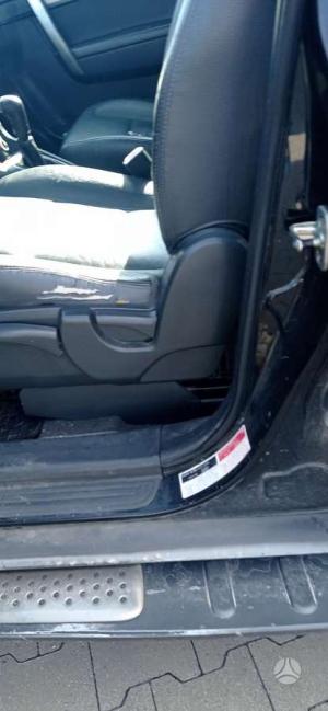 Melns Chevrolet Captiva 2006 Kauņa, ar dzinēja tilpumu 2.41 L un nobraukumu 255 tūkst. km par 2850 €, foto 8 vietnē AUTOMOTO.COM.LV