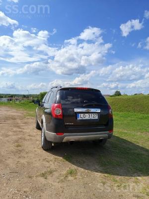 Melns Chevrolet Captiva 2007 Daugavpils, ar dzinēja tilpumu 2.00 L un nobraukumu 247 tūkst. km par 2940 €, foto 5 vietnē AUTOMOTO.COM.LV