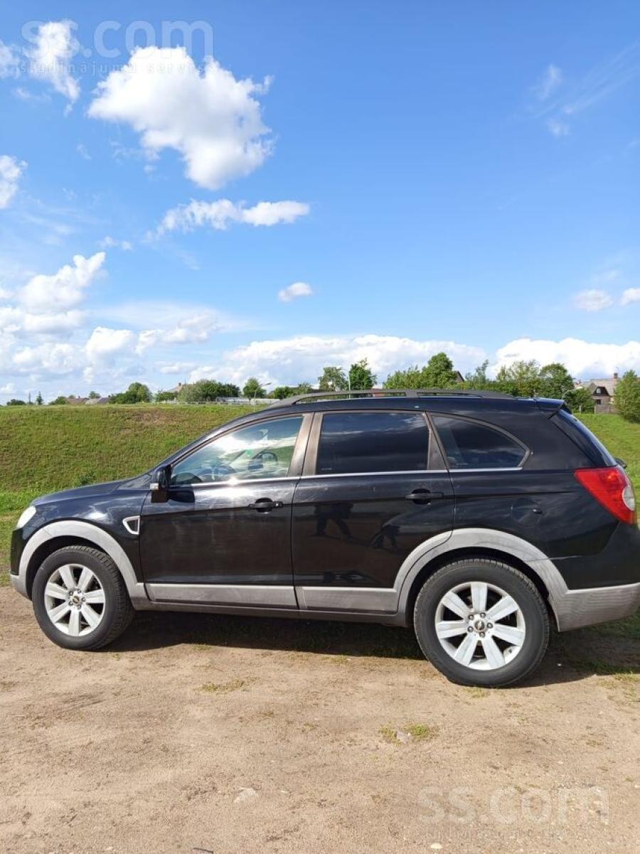 Melns Chevrolet Captiva 2007 Daugavpils, ar dzinēja tilpumu 2.00 L un nobraukumu 247 tūkst. km par 2940 €, foto 7 vietnē AUTOMOTO.COM.LV