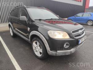 Melns Chevrolet Captiva 2007 Rīga, ar dzinēja tilpumu 2.00 L un nobraukumu 242 tūkst. km par 2940 €, foto  vietnē AUTOMOTO.COM.LV