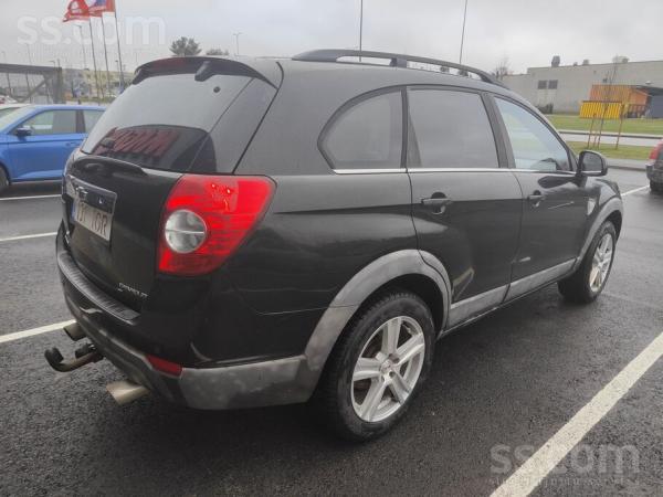 Melns Chevrolet Captiva 2007 Rīga, ar dzinēja tilpumu 2.00 L un nobraukumu 242 tūkst. km par 2940 €, foto 4 vietnē AUTOMOTO.COM.LV