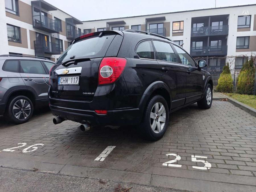 Black Chevrolet Captiva 2007 in Vilnius, with an engine capacity of 2.00 L and mileage of 165 thousand km for 2500 €, photo 5 on AUTOMOTO.COM.LV