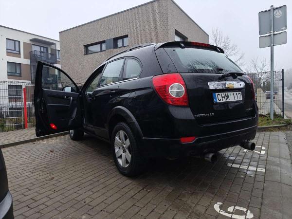 Melns Chevrolet Captiva 2007 Viļņa, ar dzinēja tilpumu 2.00 L un nobraukumu 165 tūkst. km par 2750 €, foto 7 vietnē AUTOMOTO.COM.LV