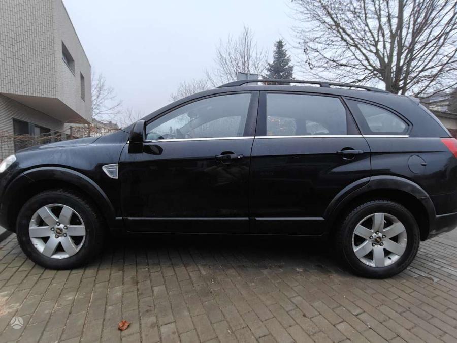 Black Chevrolet Captiva 2007 in Vilnius, with an engine capacity of 2.00 L and mileage of 165 thousand km for 2500 €, photo 8 on AUTOMOTO.COM.LV