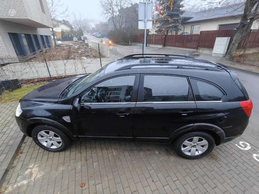 Black Chevrolet Captiva 2007 in Vilnius, with an engine capacity of 2.00 L and mileage of 165 thousand km for 2500 €, photo 12 on AUTOMOTO.COM.LV