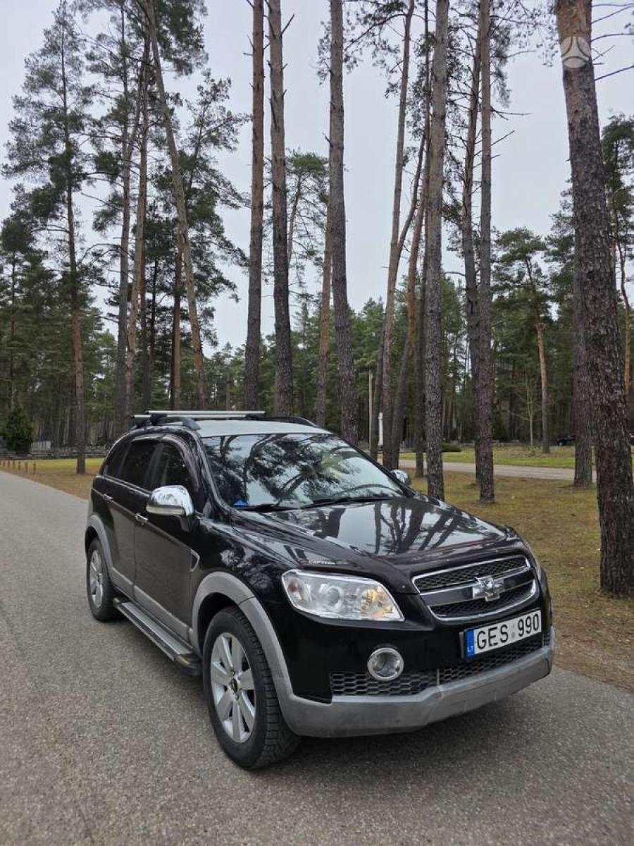 Black Chevrolet Captiva 2007 in Ukmerge, with an engine capacity of 2.00 L and mileage of 248 thousand km for 3500 €, photo 1 on AUTOMOTO.COM.LV