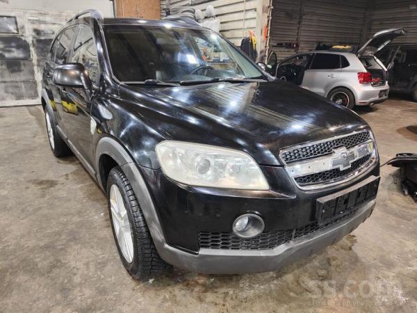 Black Chevrolet Captiva 2007 in Riga, with an engine capacity of 2.00 L and mileage of 243 thousand km for 1995 €, photo 4 on AUTOMOTO.COM.LV