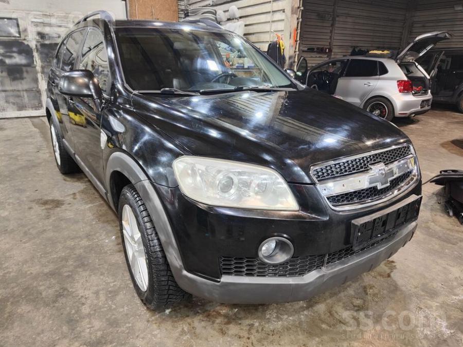 Black Chevrolet Captiva 2007 in Riga, with an engine capacity of 2.00 L and mileage of 243 thousand km for 1995 €, photo 4 on AUTOMOTO.COM.LV