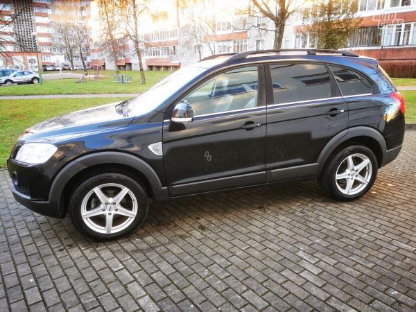Black Chevrolet Captiva 2007 in Klaipeda, with an engine capacity of 2.00 L and mileage of 163 thousand km for 3800 €, photo 8 on AUTOMOTO.COM.LV