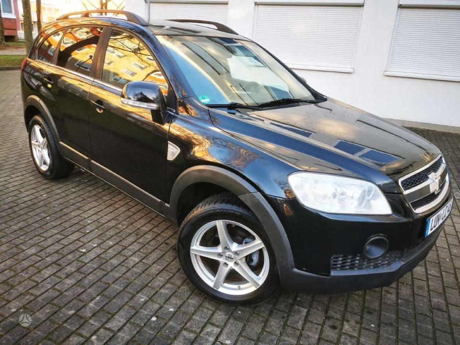 Black Chevrolet Captiva 2007 in Klaipeda, with an engine capacity of 2.00 L and mileage of 163 thousand km for 3800 €, photo 1 on AUTOMOTO.COM.LV