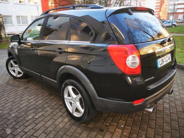 Black Chevrolet Captiva 2007 in Klaipeda, with an engine capacity of 2.00 L and mileage of 163 thousand km for 3800 €, photo 4 on AUTOMOTO.COM.LV