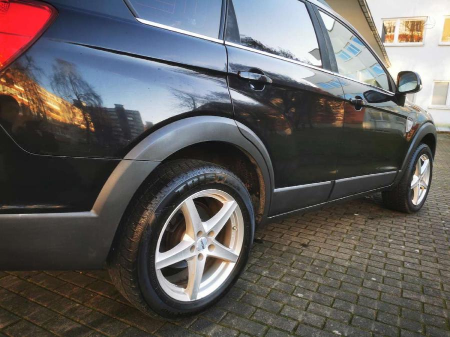Black Chevrolet Captiva 2007 in Klaipeda, with an engine capacity of 2.00 L and mileage of 163 thousand km for 3800 €, photo 8 on AUTOMOTO.COM.LV