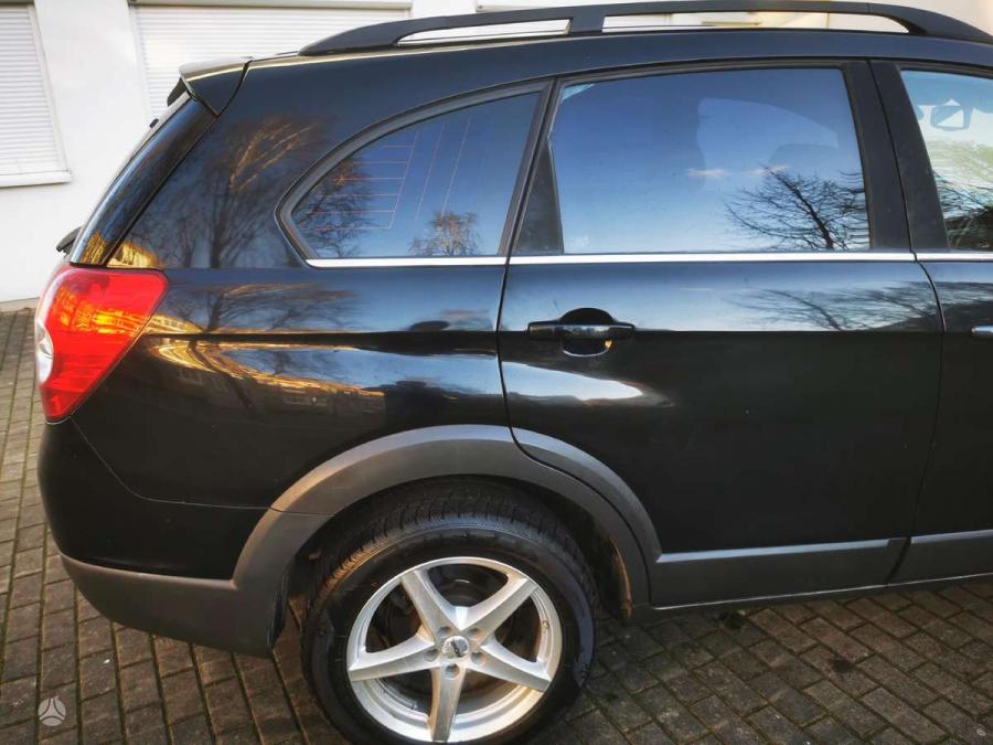 Black Chevrolet Captiva 2007 in Klaipeda, with an engine capacity of 2.00 L and mileage of 163 thousand km for 3800 €, photo 11 on AUTOMOTO.COM.LV
