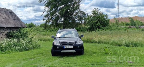 Black Chevrolet Captiva 2007 in Riga, with an engine capacity of 2.00 L and mileage of 400 thousand km for 2400 €, photo 2 on AUTOMOTO.COM.LV