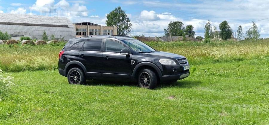 Black Chevrolet Captiva 2007 in Riga, with an engine capacity of 2.00 L and mileage of 400 thousand km for 2400 €, photo 3 on AUTOMOTO.COM.LV