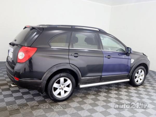 Black Chevrolet Captiva 2007 in Tallinn, with an engine capacity of 2.00 L and mileage of 322 thousand km for 1299 €, photo 3 on AUTOMOTO.COM.LV