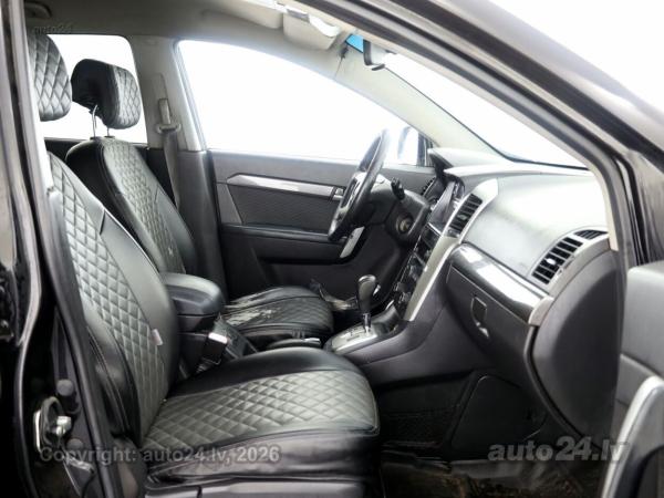 Black Chevrolet Captiva 2007 in Tallinn, with an engine capacity of 2.00 L and mileage of 322 thousand km for 1299 €, photo 6 on AUTOMOTO.COM.LV
