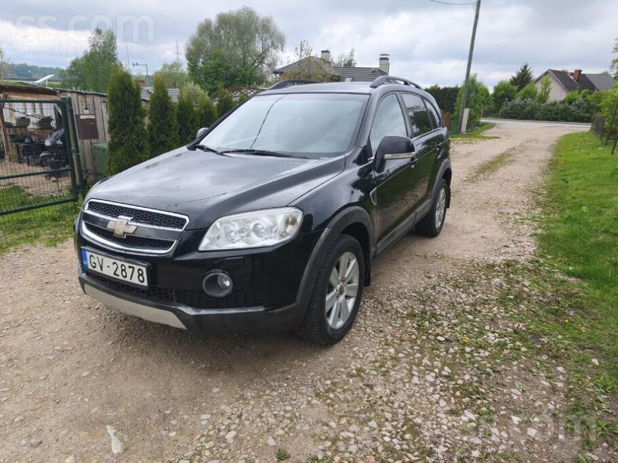 Black Chevrolet Captiva 2007 in Valmiera, with an engine capacity of 2.00 L and mileage of 256 thousand km for 2995 €, photo 1 on AUTOMOTO.COM.LV