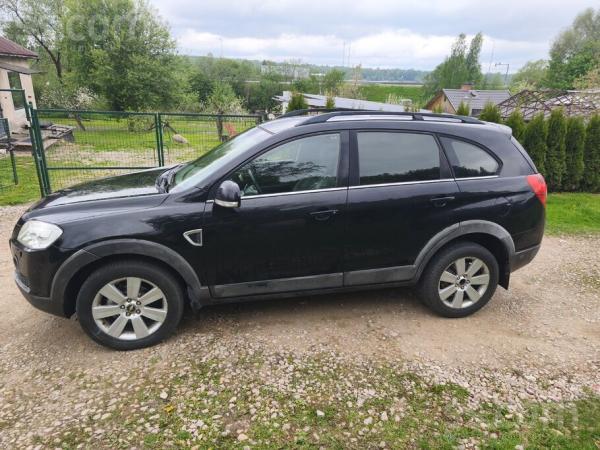 Black Chevrolet Captiva 2007 in Valmiera, with an engine capacity of 2.00 L and mileage of 256 thousand km for 2995 €, photo 2 on AUTOMOTO.COM.LV