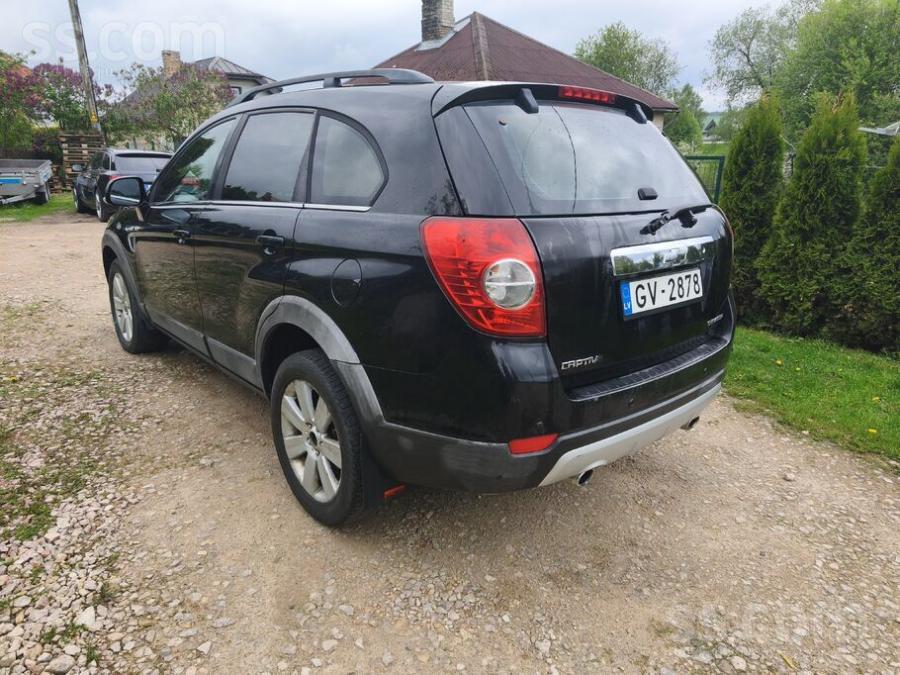 Black Chevrolet Captiva 2007 in Valmiera, with an engine capacity of 2.00 L and mileage of 256 thousand km for 2995 €, photo 4 on AUTOMOTO.COM.LV