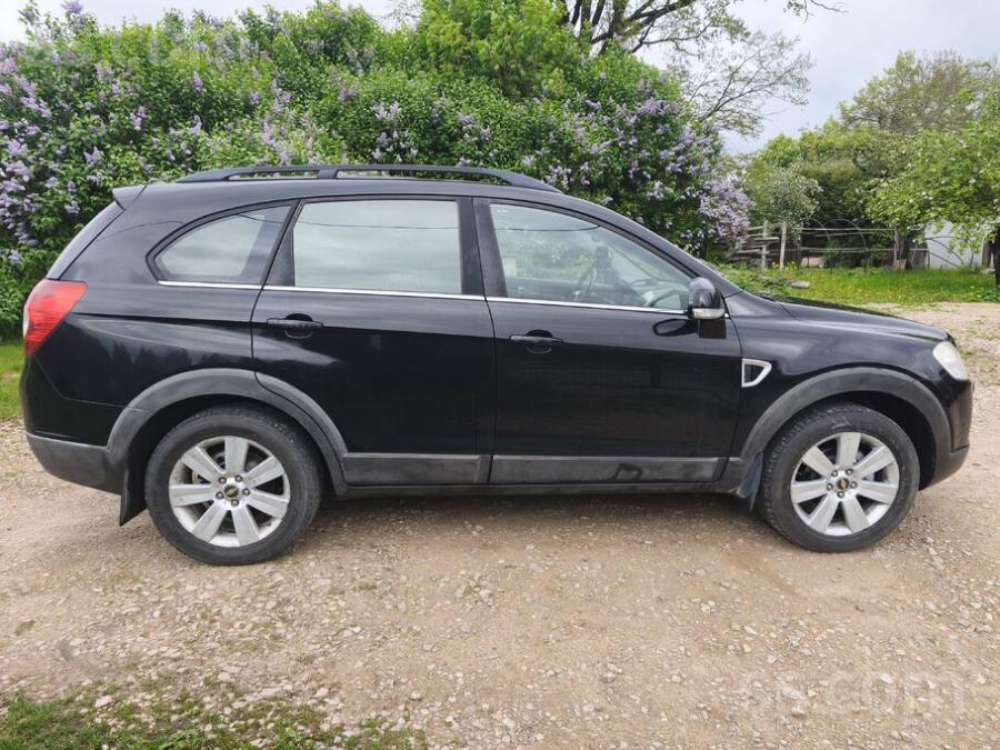 Black Chevrolet Captiva 2007 in Valmiera, with an engine capacity of 2.00 L and mileage of 256 thousand km for 2995 €, photo 7 on AUTOMOTO.COM.LV