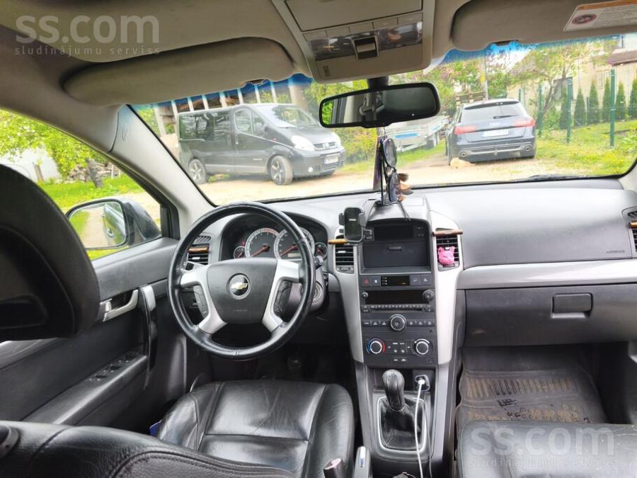 Black Chevrolet Captiva 2007 in Valmiera, with an engine capacity of 2.00 L and mileage of 256 thousand km for 2995 €, photo 10 on AUTOMOTO.COM.LV