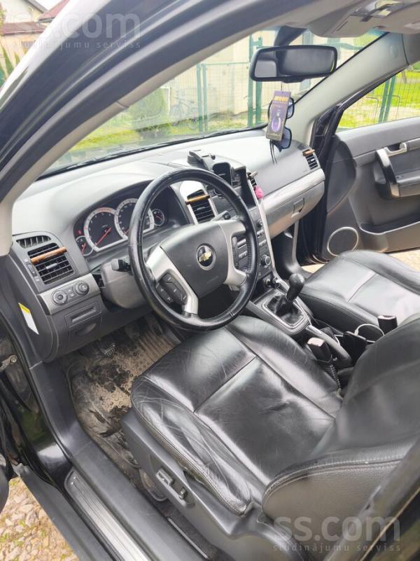 Black Chevrolet Captiva 2007 in Valmiera, with an engine capacity of 2.00 L and mileage of 256 thousand km for 2995 €, photo 10 on AUTOMOTO.COM.LV