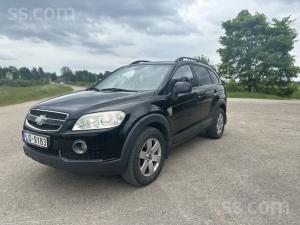 Melns Chevrolet Captiva 2007 Jēkabpils, ar dzinēja tilpumu 2.00 L un nobraukumu 299 tūkst. km par 2800 €, foto  vietnē AUTOMOTO.COM.LV