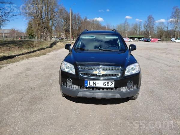Black Chevrolet Captiva 2007 in Talsi, with an engine capacity of 2.00 L and mileage of 247 thousand km for 3750 €, photo 2 on AUTOMOTO.COM.LV