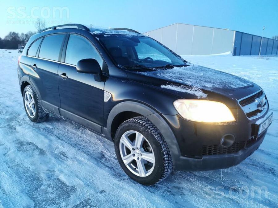 Black Chevrolet Captiva 2007 in Riga, with an engine capacity of 2.00 L and mileage of 243 thousand km for 1770 €, photo 4 on AUTOMOTO.COM.LV