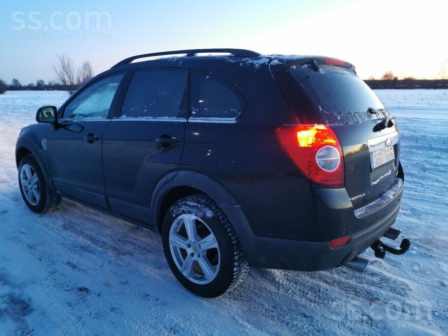 Black Chevrolet Captiva 2007 in Riga, with an engine capacity of 2.00 L and mileage of 243 thousand km for 1770 €, photo 8 on AUTOMOTO.COM.LV