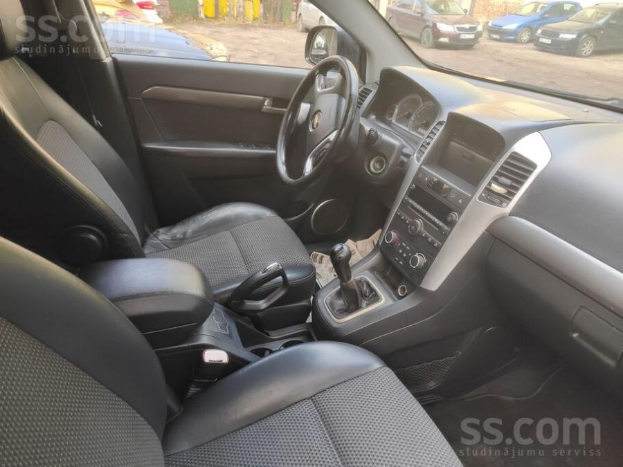 Black Chevrolet Captiva 2007 in Riga, with an engine capacity of 2.00 L and mileage of 243 thousand km for 1770 €, photo 9 on AUTOMOTO.COM.LV