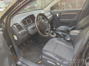 Black Chevrolet Captiva 2007 in Riga, with an engine capacity of 2.00 L and mileage of 243 thousand km for 1770 €, photo 10 on AUTOMOTO.COM.LV