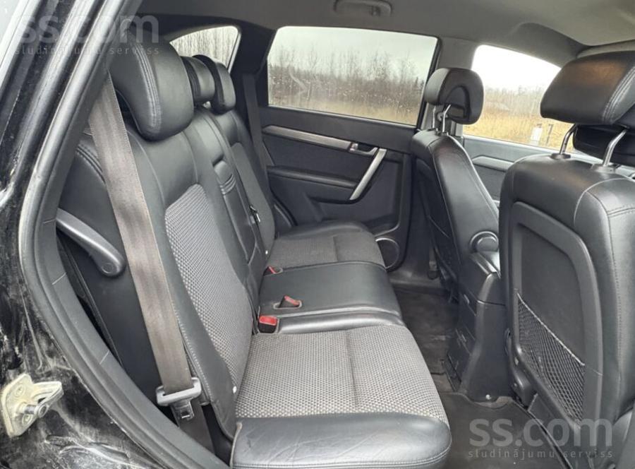 Black Chevrolet Captiva 2007 in Riga, with an engine capacity of 2.00 L and mileage of 243 thousand km for 1770 €, photo 12 on AUTOMOTO.COM.LV