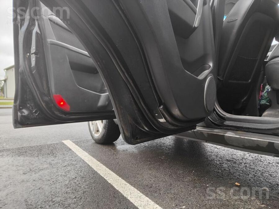 Black Chevrolet Captiva 2007 in Riga, with an engine capacity of 2.00 L and mileage of 243 thousand km for 1770 €, photo 14 on AUTOMOTO.COM.LV